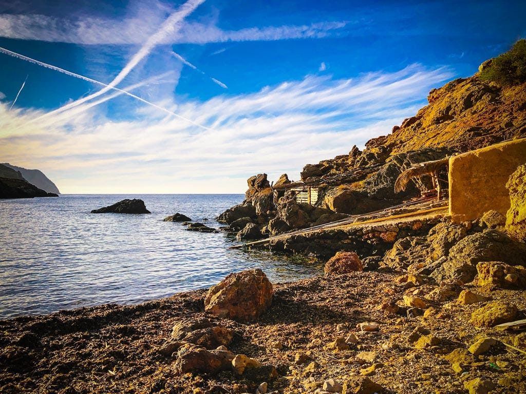 Es Caló de S'Illa (Moon beach) | Besos de Ibiza