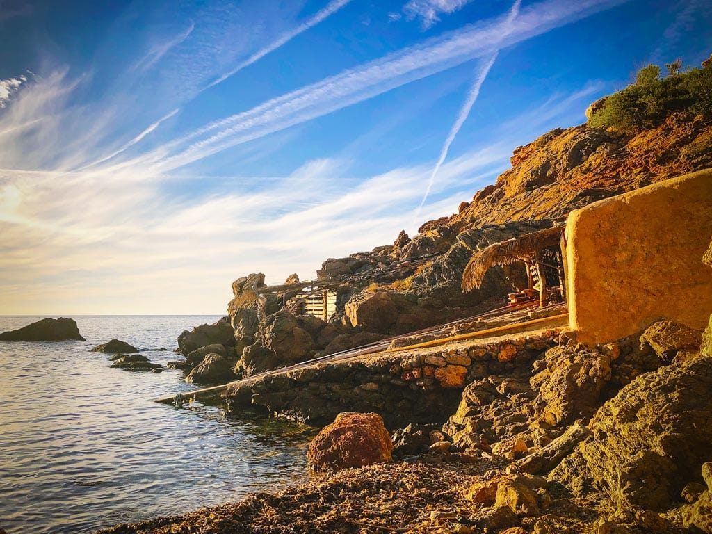 Es Caló de S'Illa (Moon beach) | Besos de Ibiza